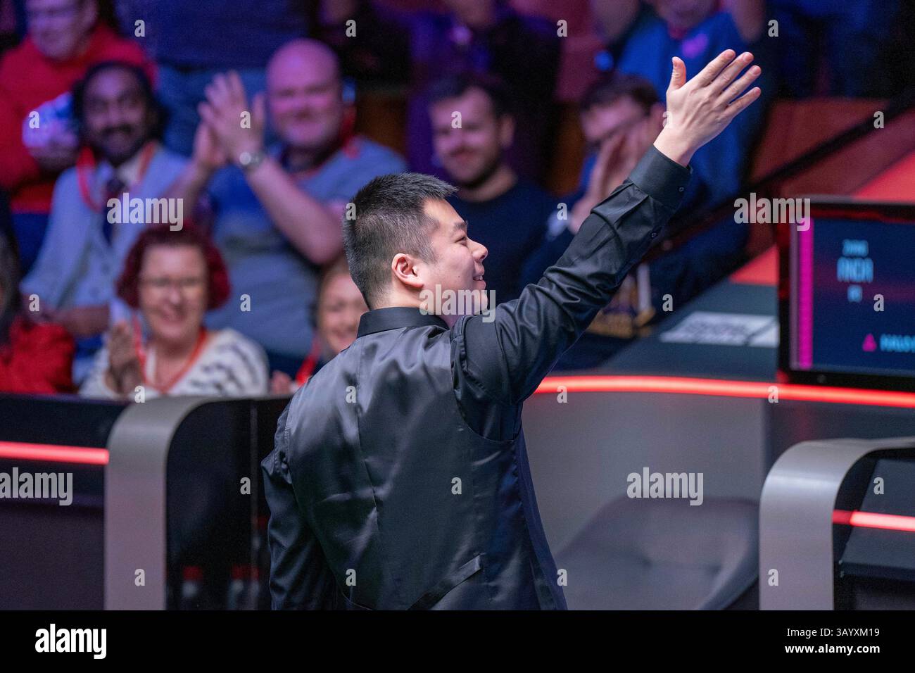 Sheffield Uk 23rd Apr 2025 Pang Janxu Celebrates After Defeating
