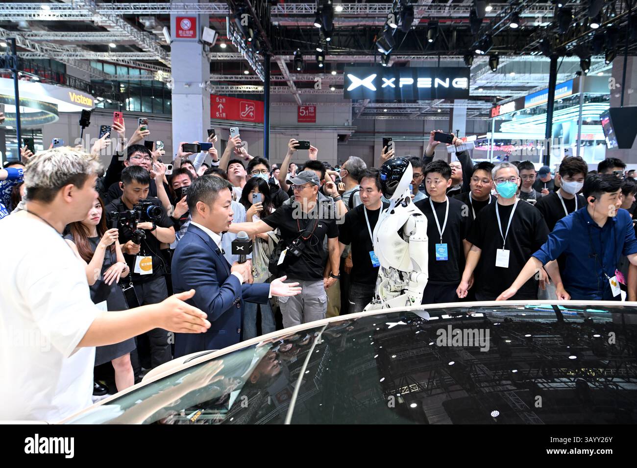 He Xiaopeng, the chairman of Xpeng Motors, interacted with the robot ...