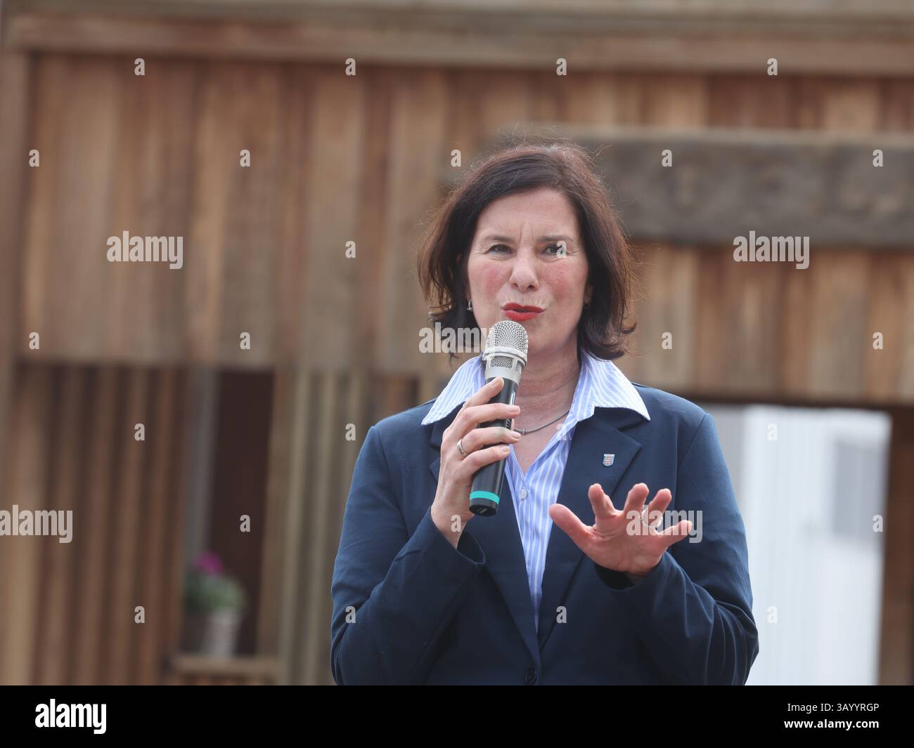 Kutzleben, Germany. 23rd Apr, 2025. Colette Boos-John (CDU), Minister ...