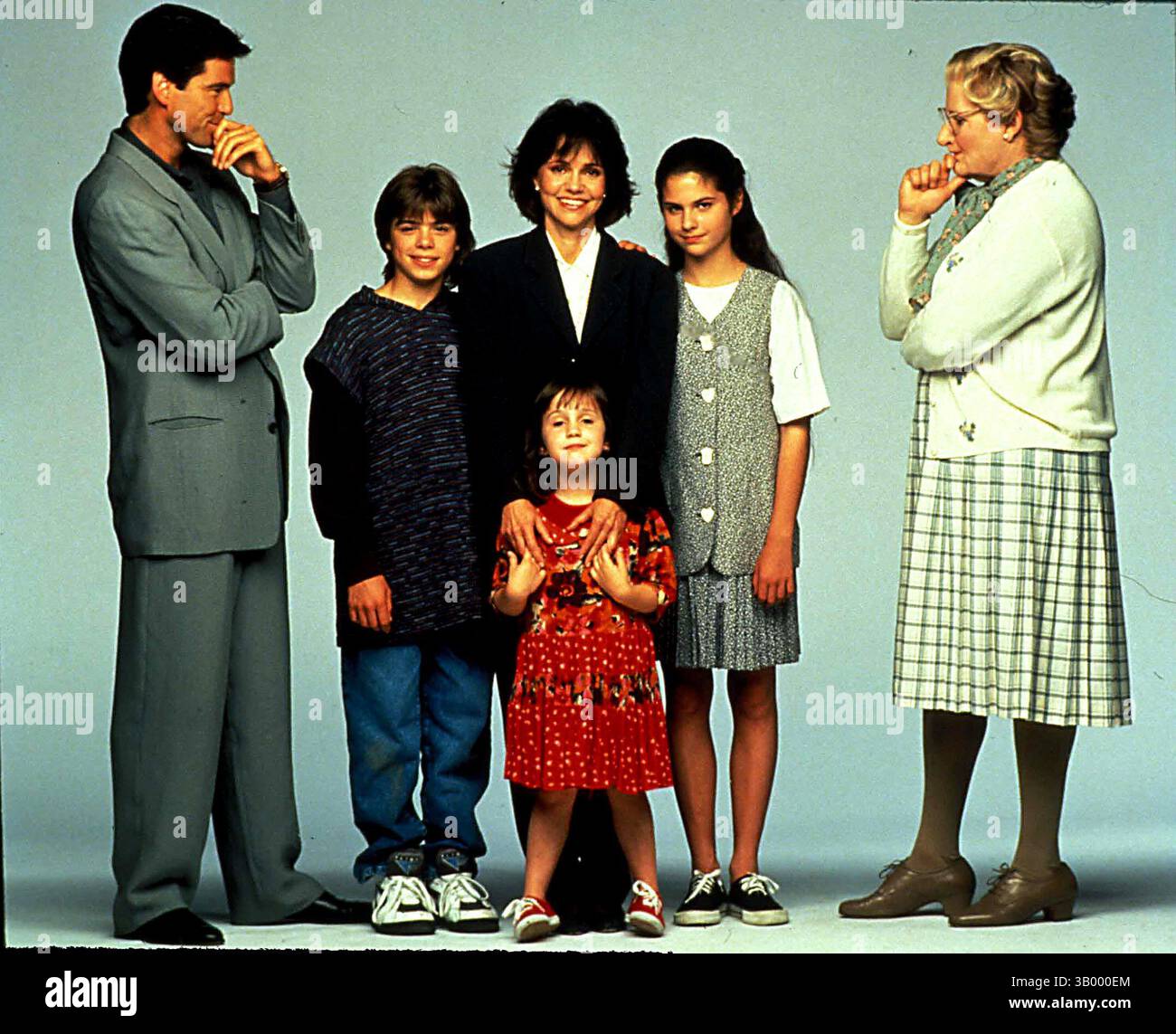 Aug. 17, 2004 - A10990ADH.''MRS DOUBTFIRE''.PIERCE BROSNAN, MATTHEW LAWRENCE, SALLY FIELD, MARA ...