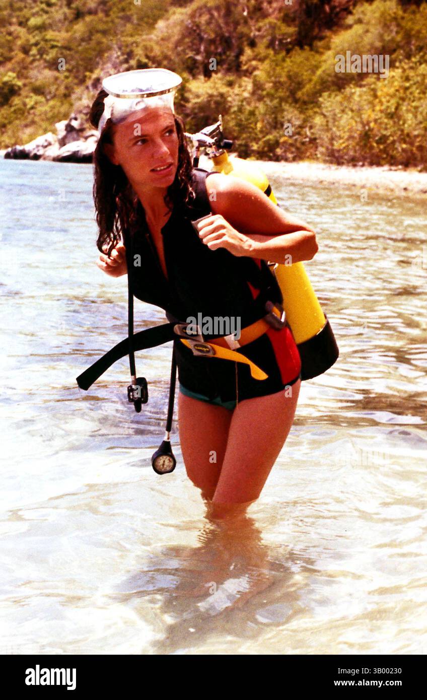 Jacqueline bisset the deep hi-res stock photography and images - Alamy