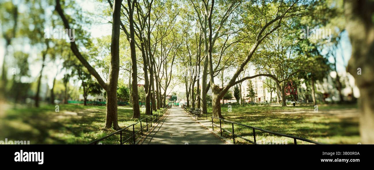 Panoramic walkway passing through park, McGolick Park, Greenpoint ...