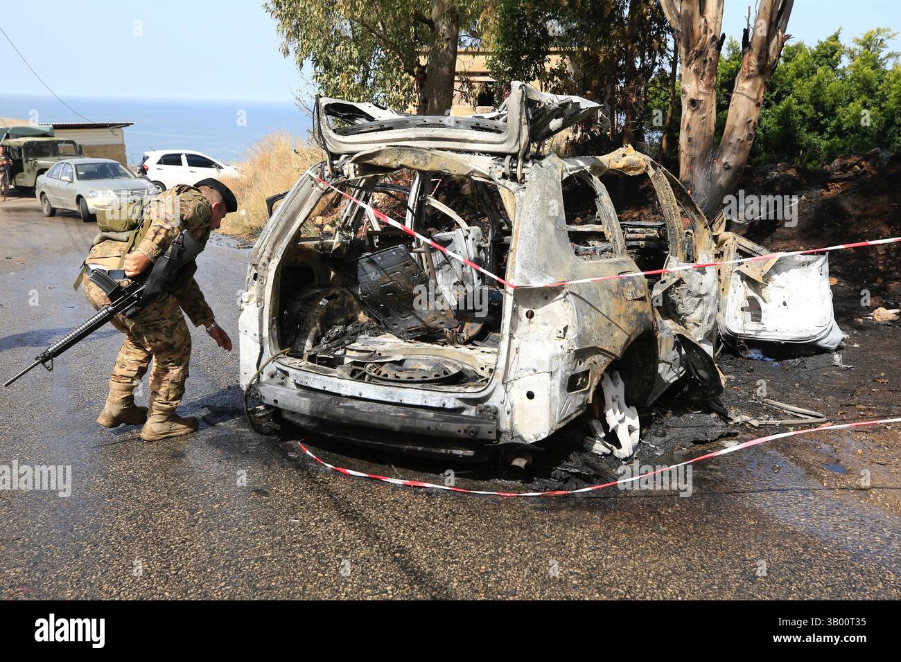Soldier in car separate hi-res stock photography and images - Alamy