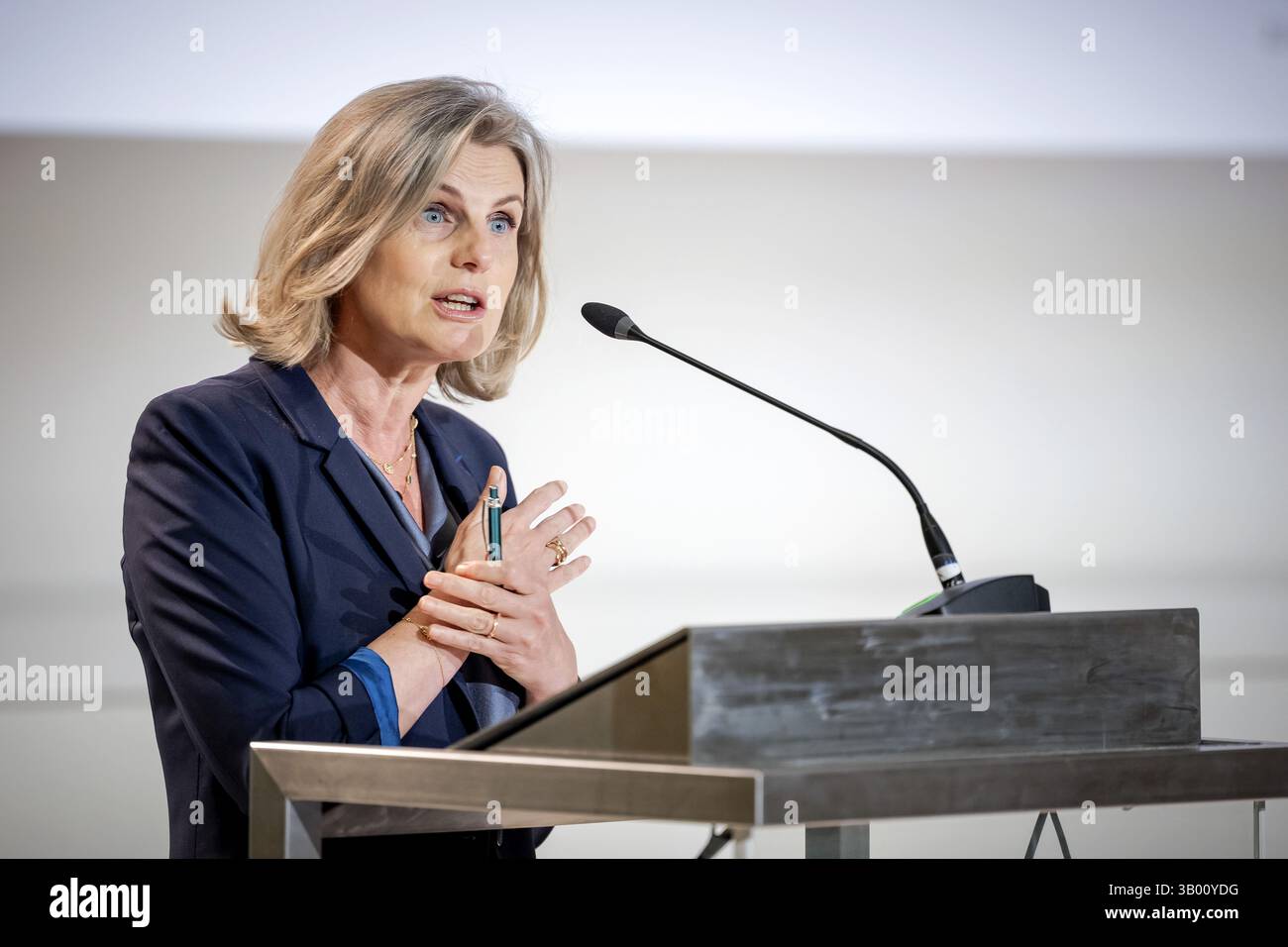 Topvrouw hi-res stock photography and images - Alamy