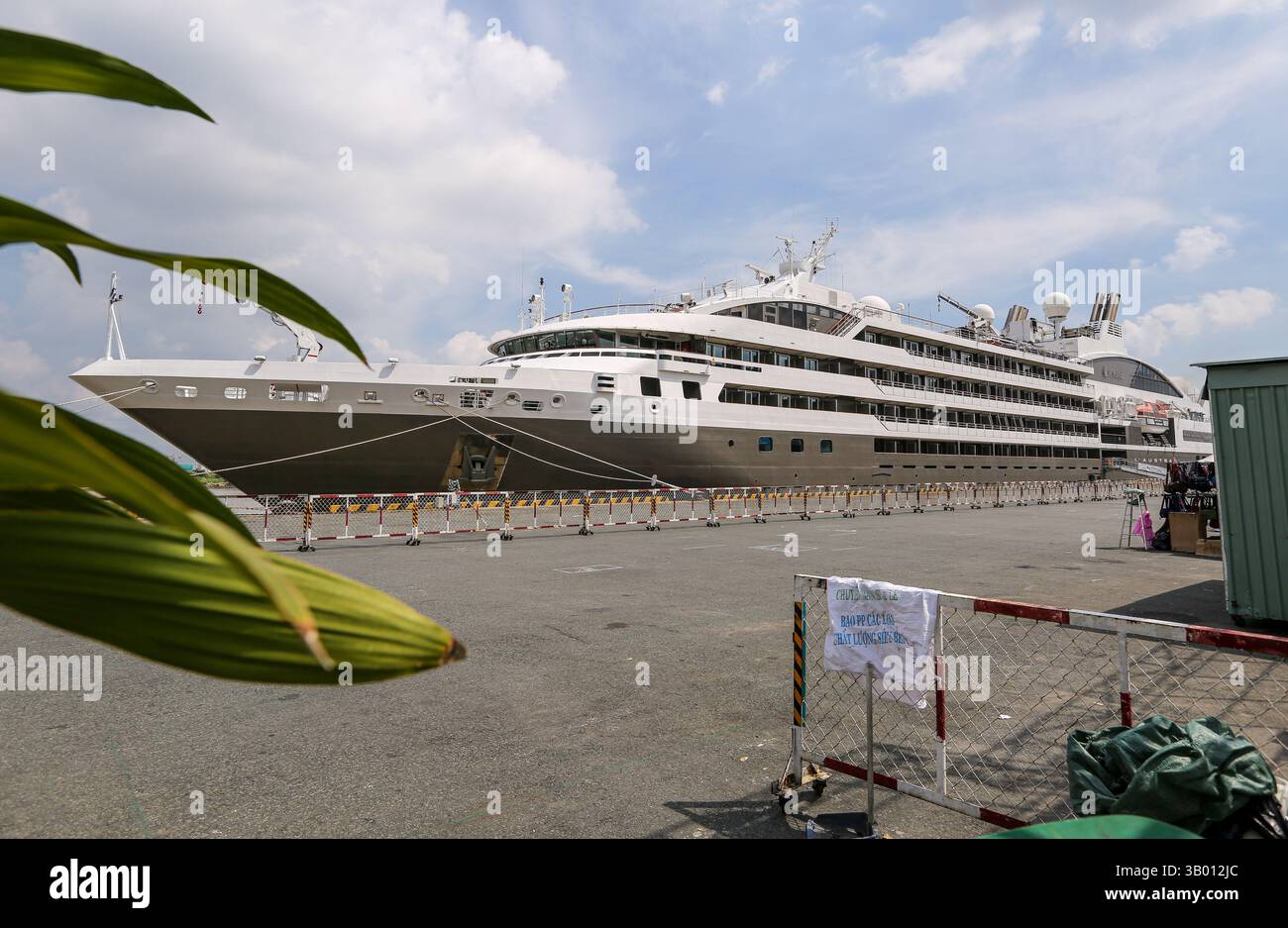 Luxury French cruise ship L'AUSTRAL (Ponant Explorations) moored in Ho ...
