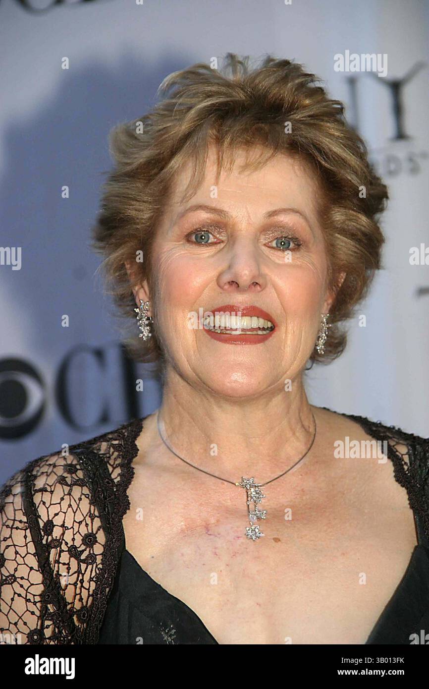 Lynn redgrave 1980 hi-res stock photography and images - Alamy