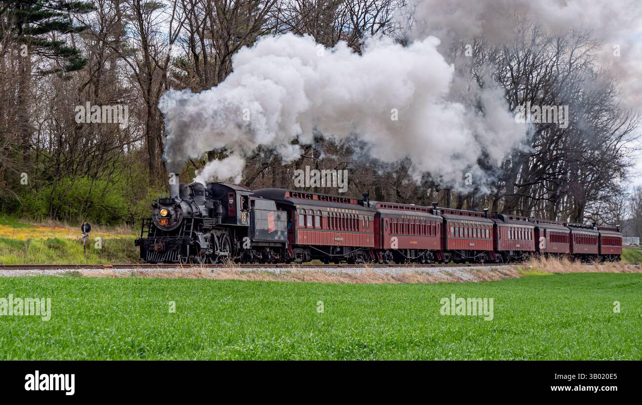 Steam train puffs along tracks hi-res stock photography and images - Alamy