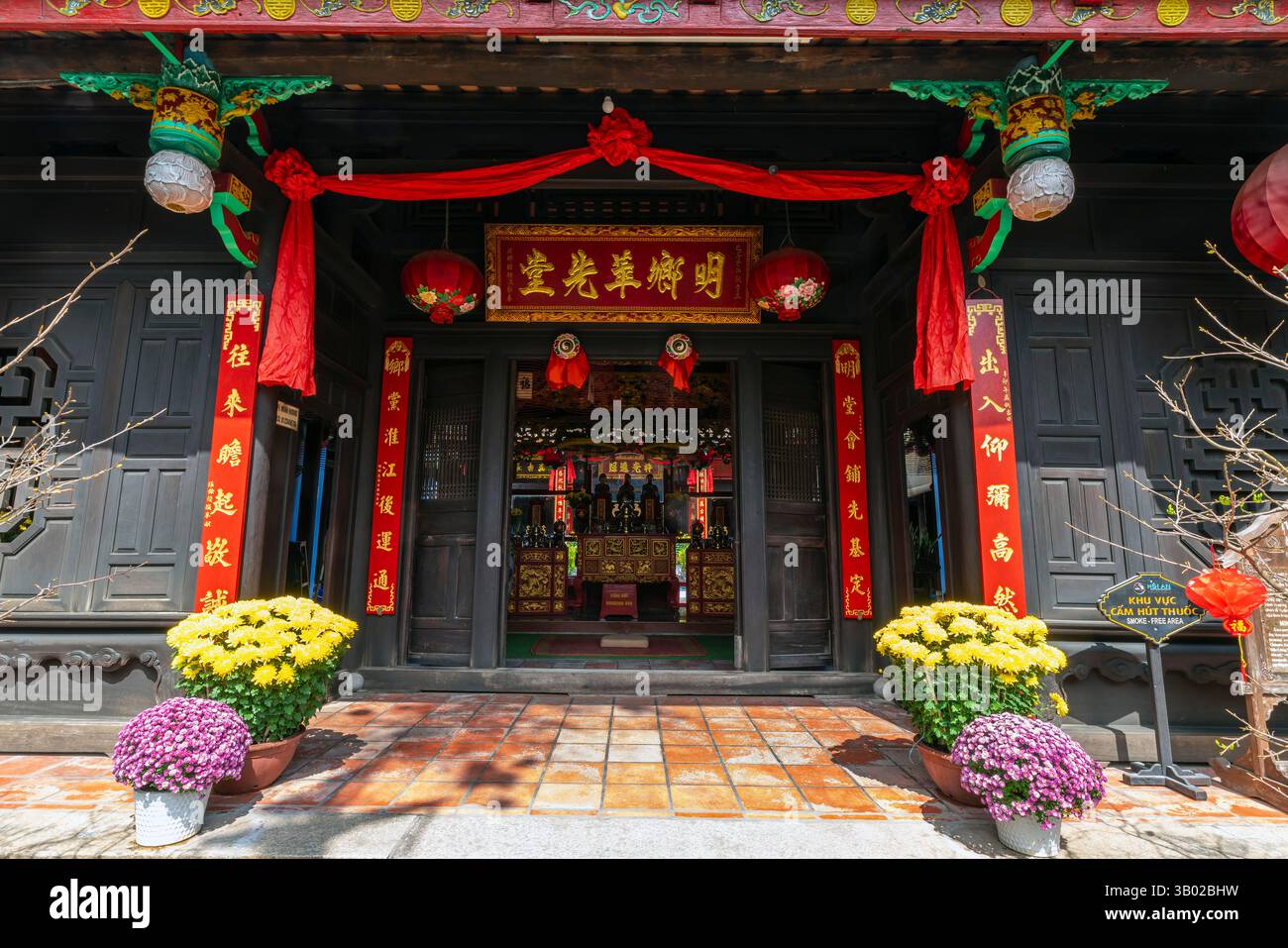 Minh Huong Communal House (Tuy Tien Duong Minh Huong) is the most ...