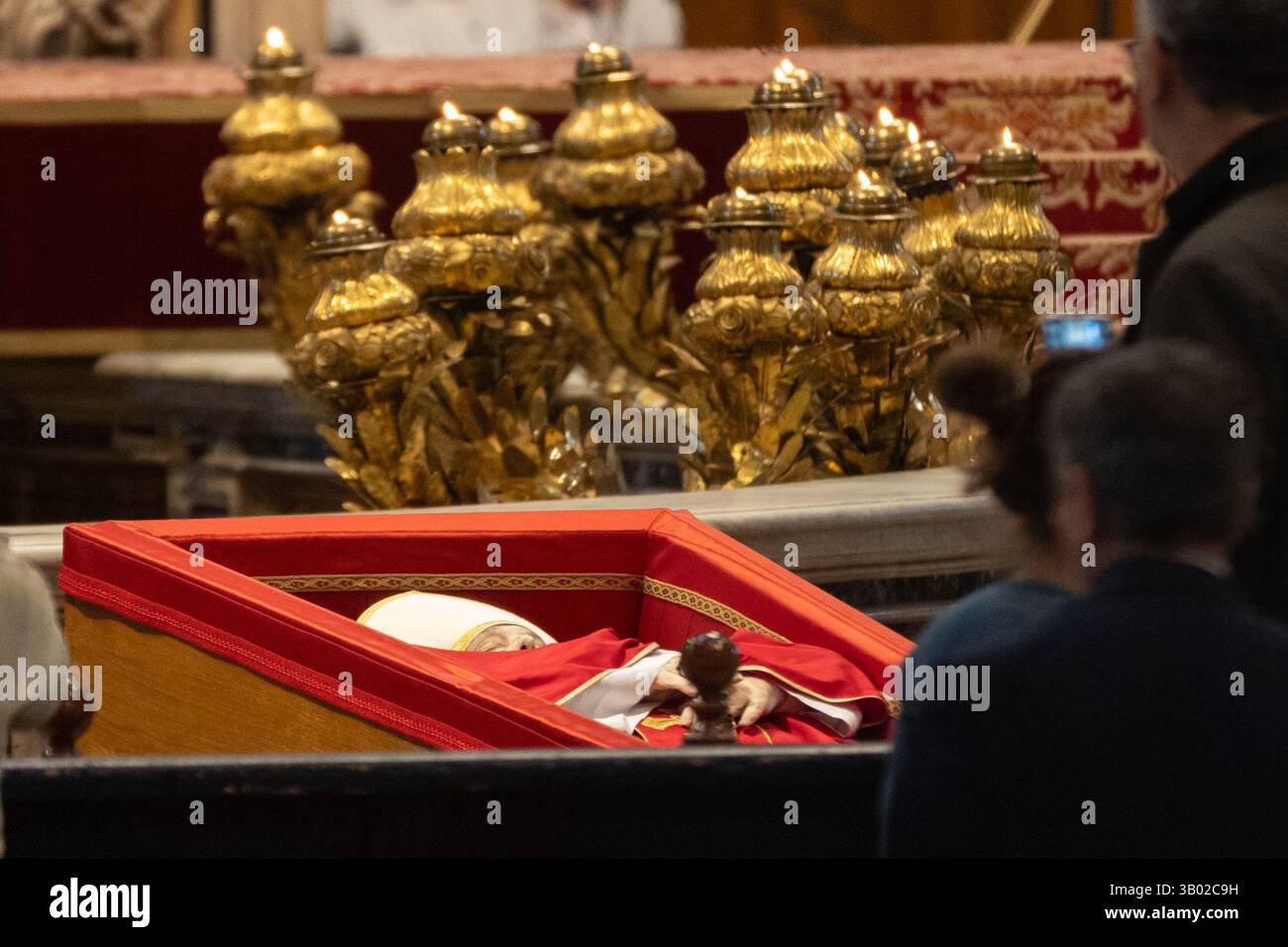 Rome, Italy. 23rd Apr, 2025. Faithful pay homage to Pope Francis inside ...