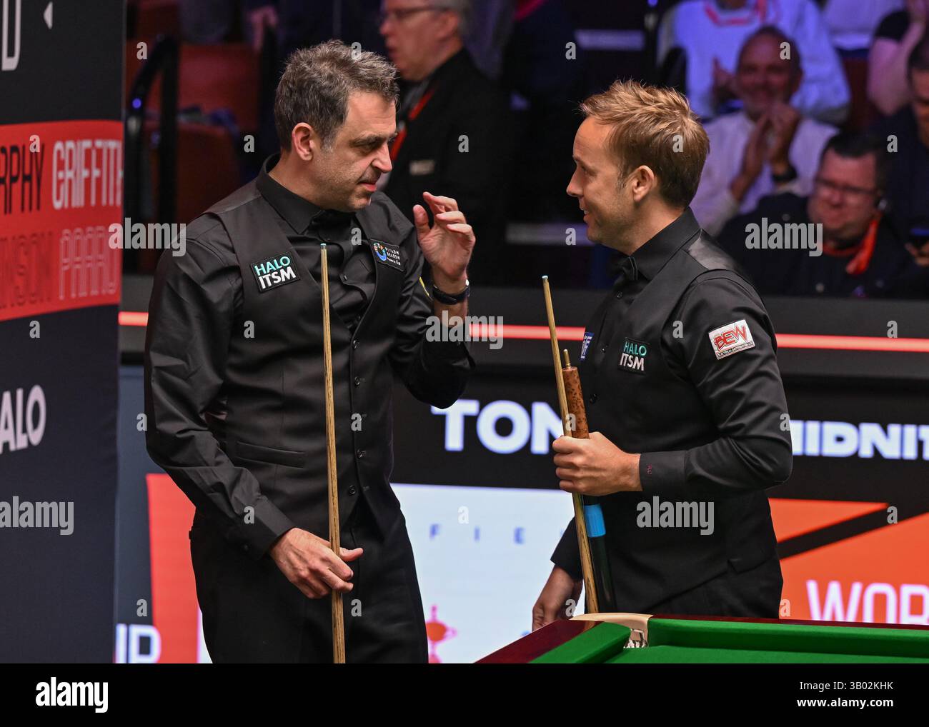 Sheffield, UK. 23rd Apr, 2025. Ronnie O'Sullivan speaks with Ali Carter ...