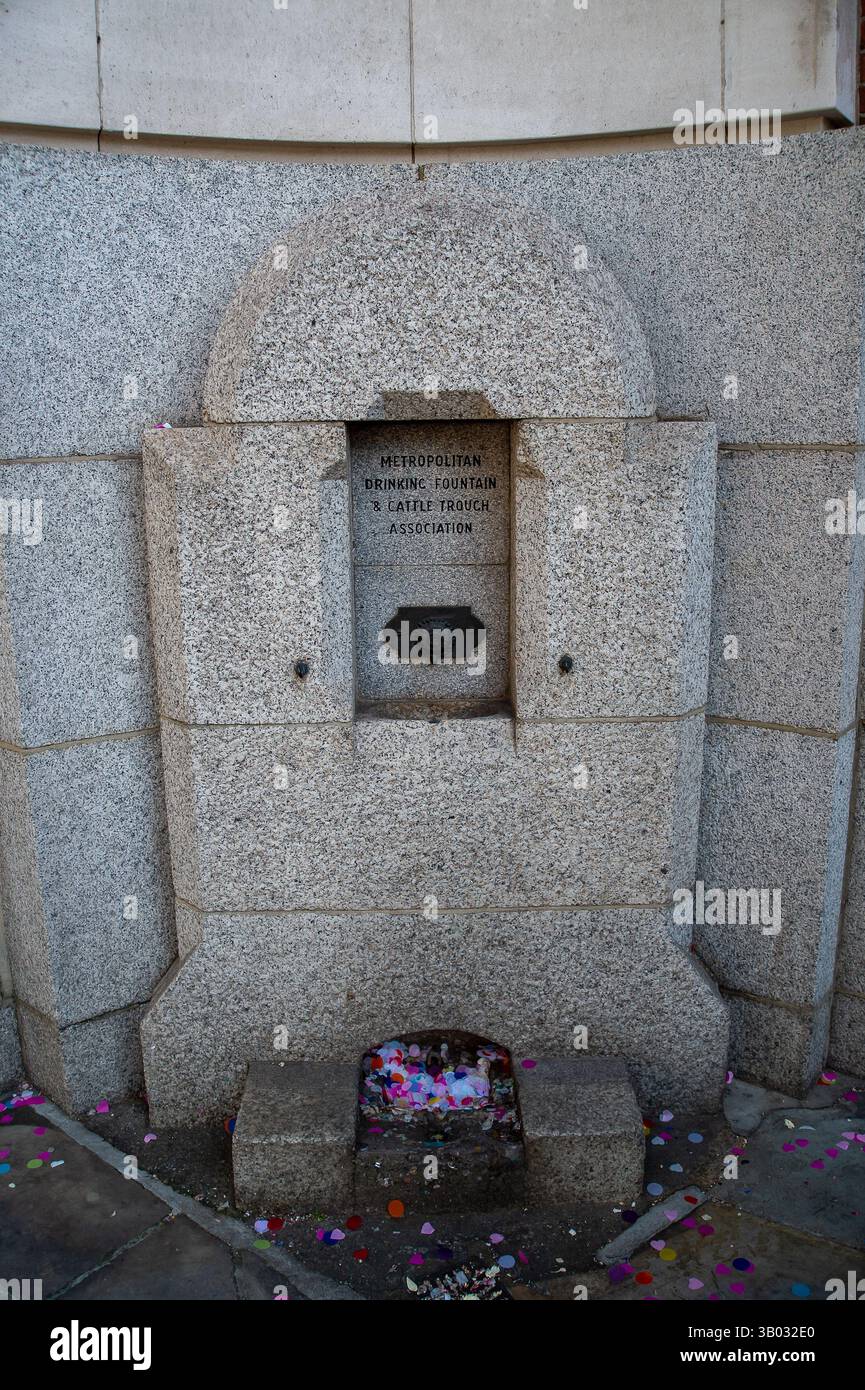 London, UK. 9th April, 2025. A Metropolitan Drinking Fountain and ...