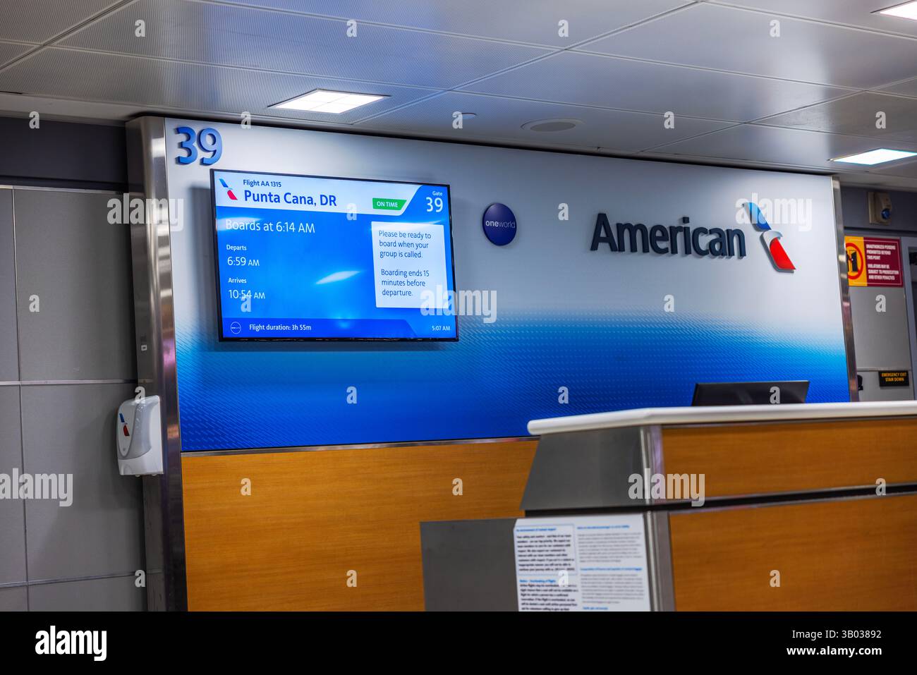 Flight Departure Status Screen Showing Hi res Stock Photography And flight-departure-status-screen-showing-hi-res-stock-photography-and