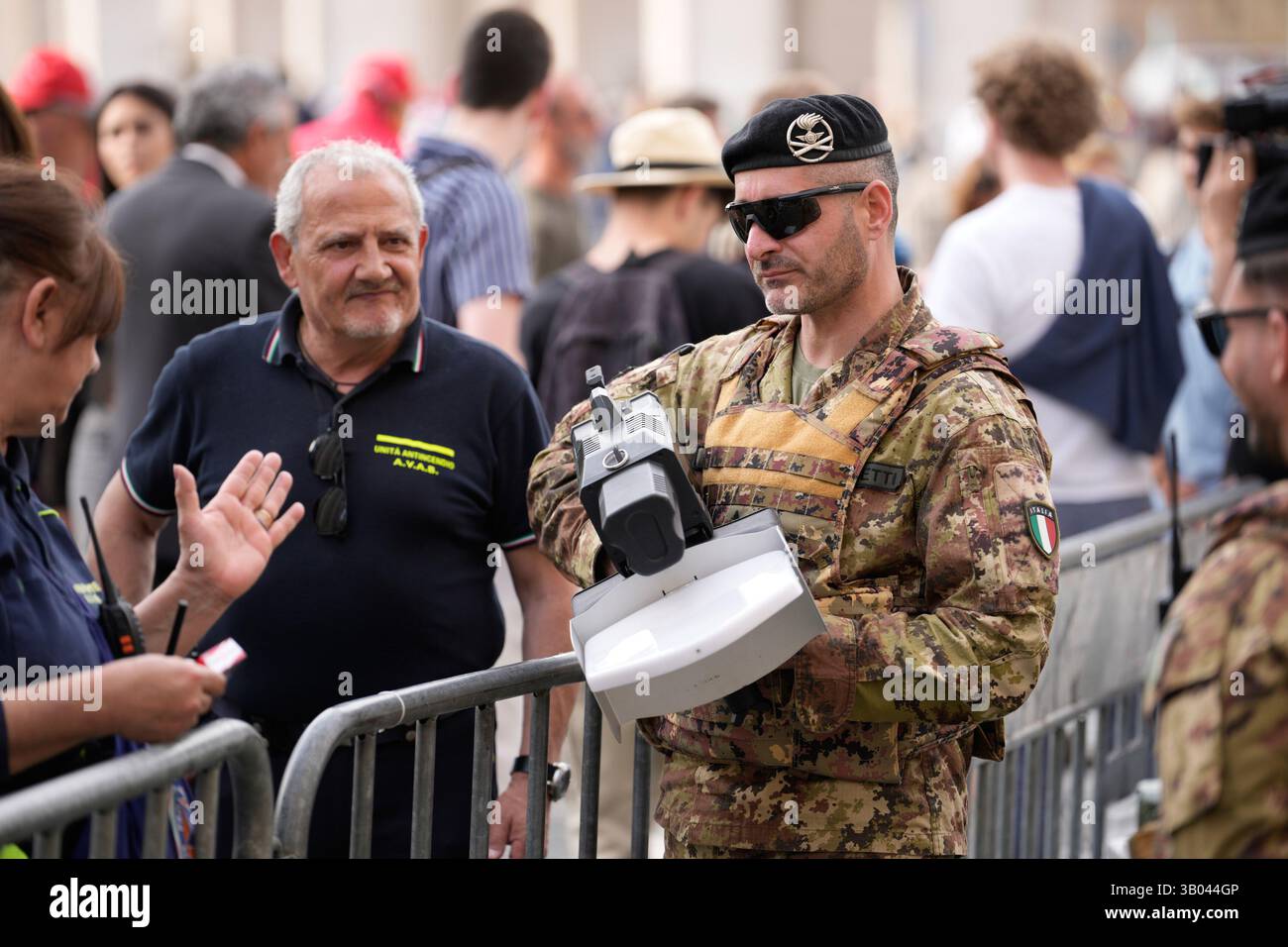 Rome, Italy. 23rd Apr, 2025. A member of the Italian army holds an anti ...