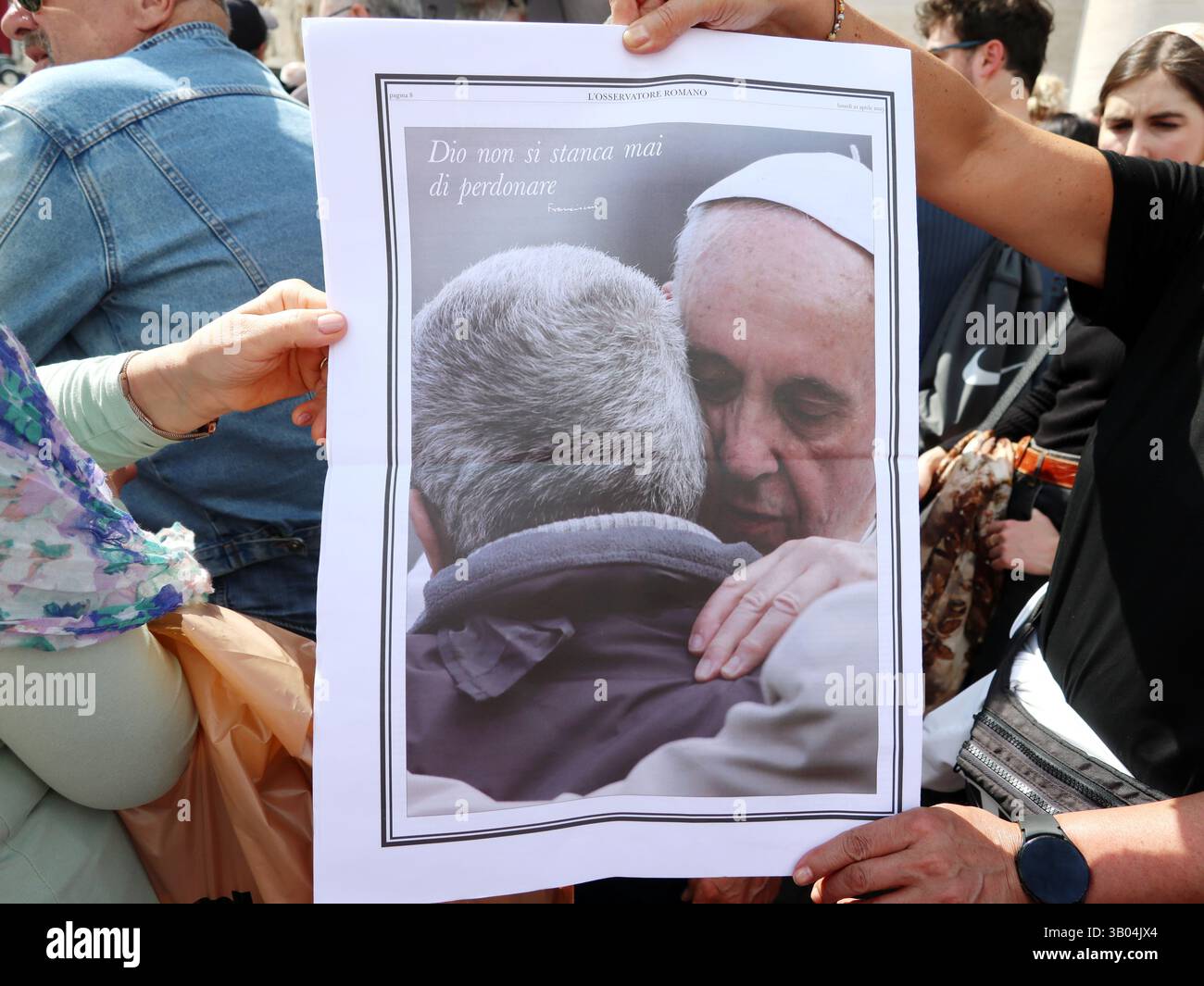 Roma, Italy. 23rd Apr, 2025. A shot taken in Saint Peter, Rome, Italy ...
