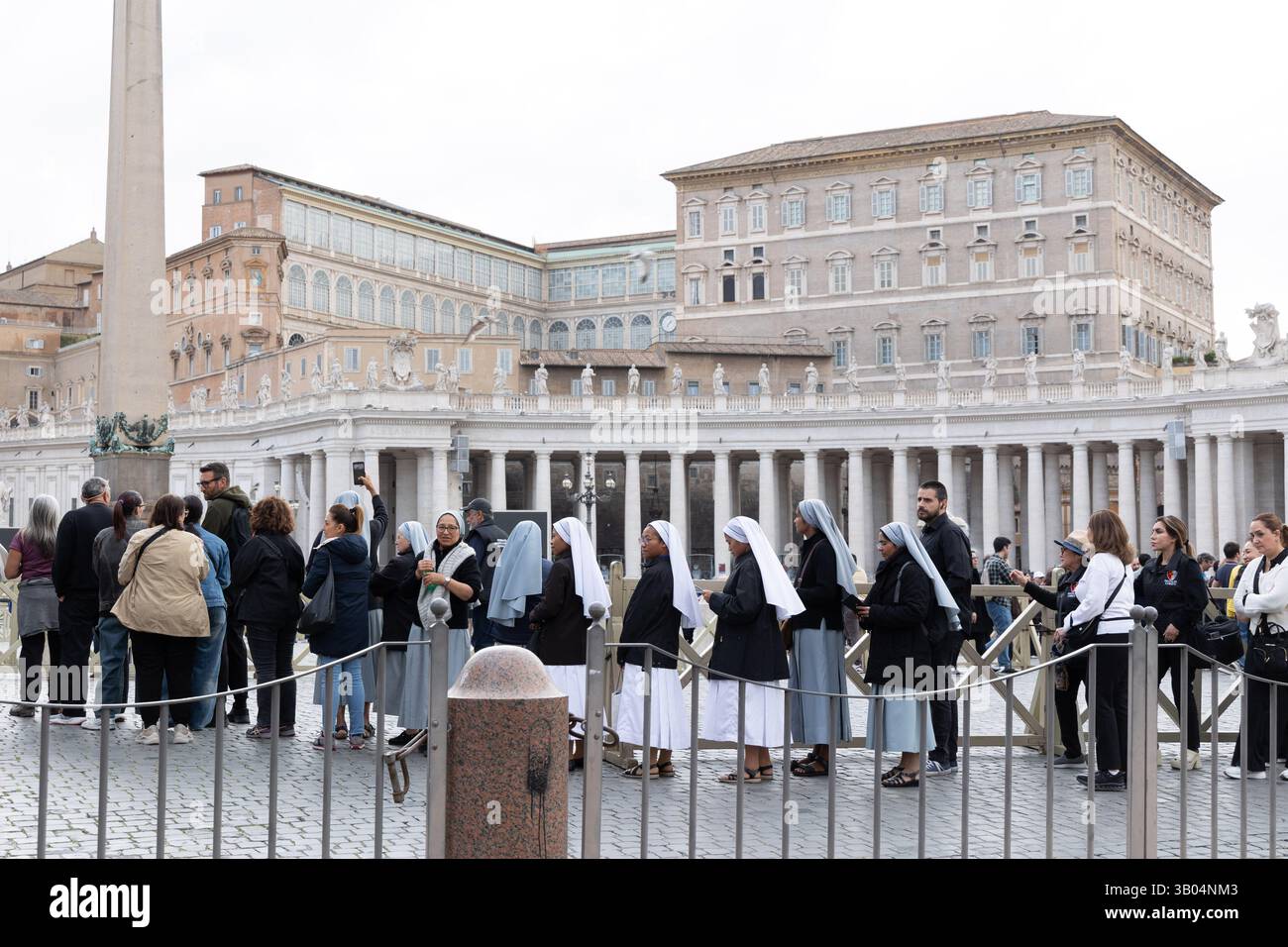 Nuns line up in St. Peter's Square in Rome to pay homage to Pope ...