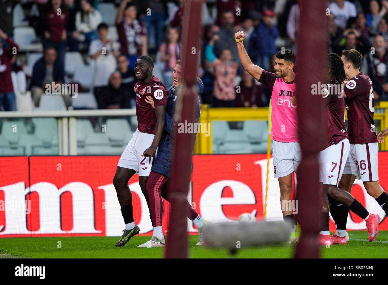 Torino, Italia. 23rd Apr, 2025. Torino's Ali Dembele celebrates after ...