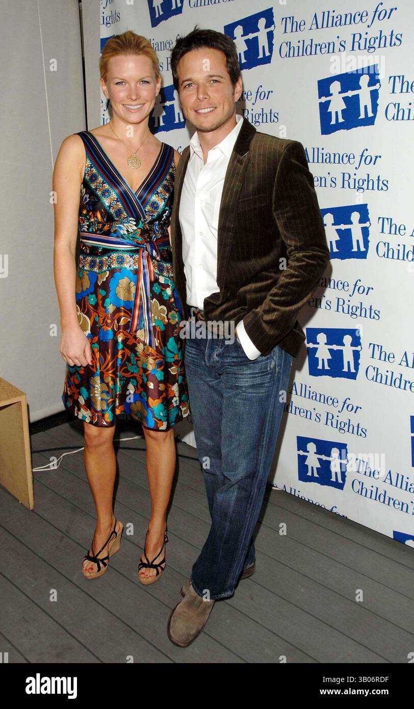 Scott wolf and kelly wolf hi-res stock photography and images - Alamy