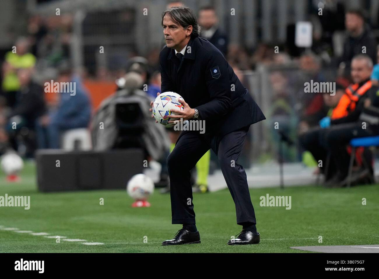 Inter Milan's head coach Simone Inzaghi returns the ball during ...