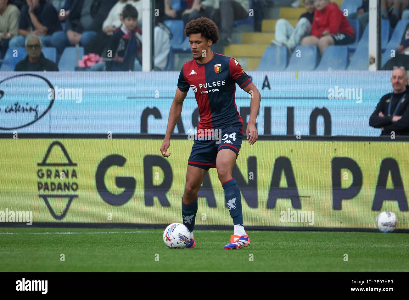 Genoa, Italy. 23rd Apr, 2025. Serie A, 32 day, Genova, Stadio Ferraris ...