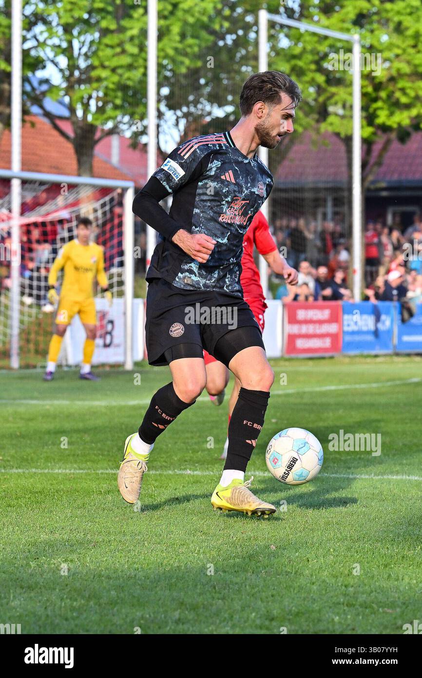 Aubstadt, Deutschland. 23rd Apr, 2025. am BAll Luca DENK (FC Bayern M ...