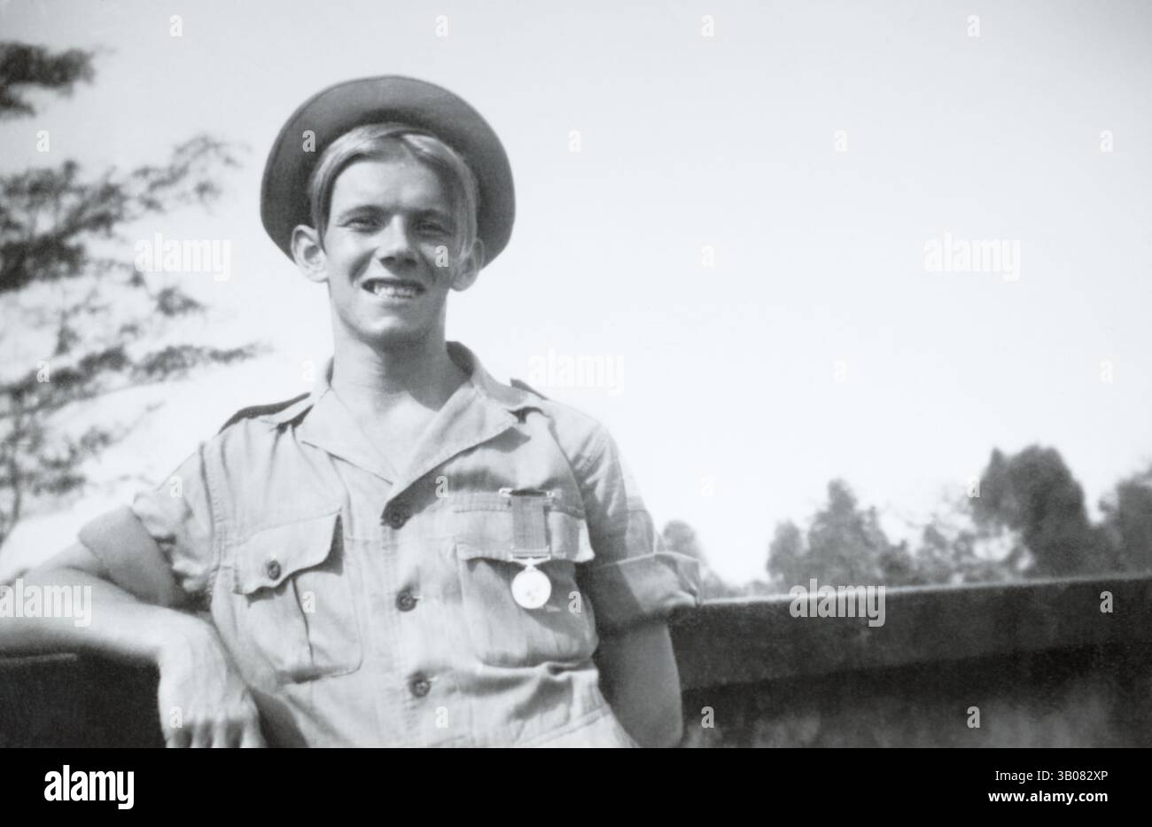 British army soldier 1940s hi-res stock photography and images - Alamy