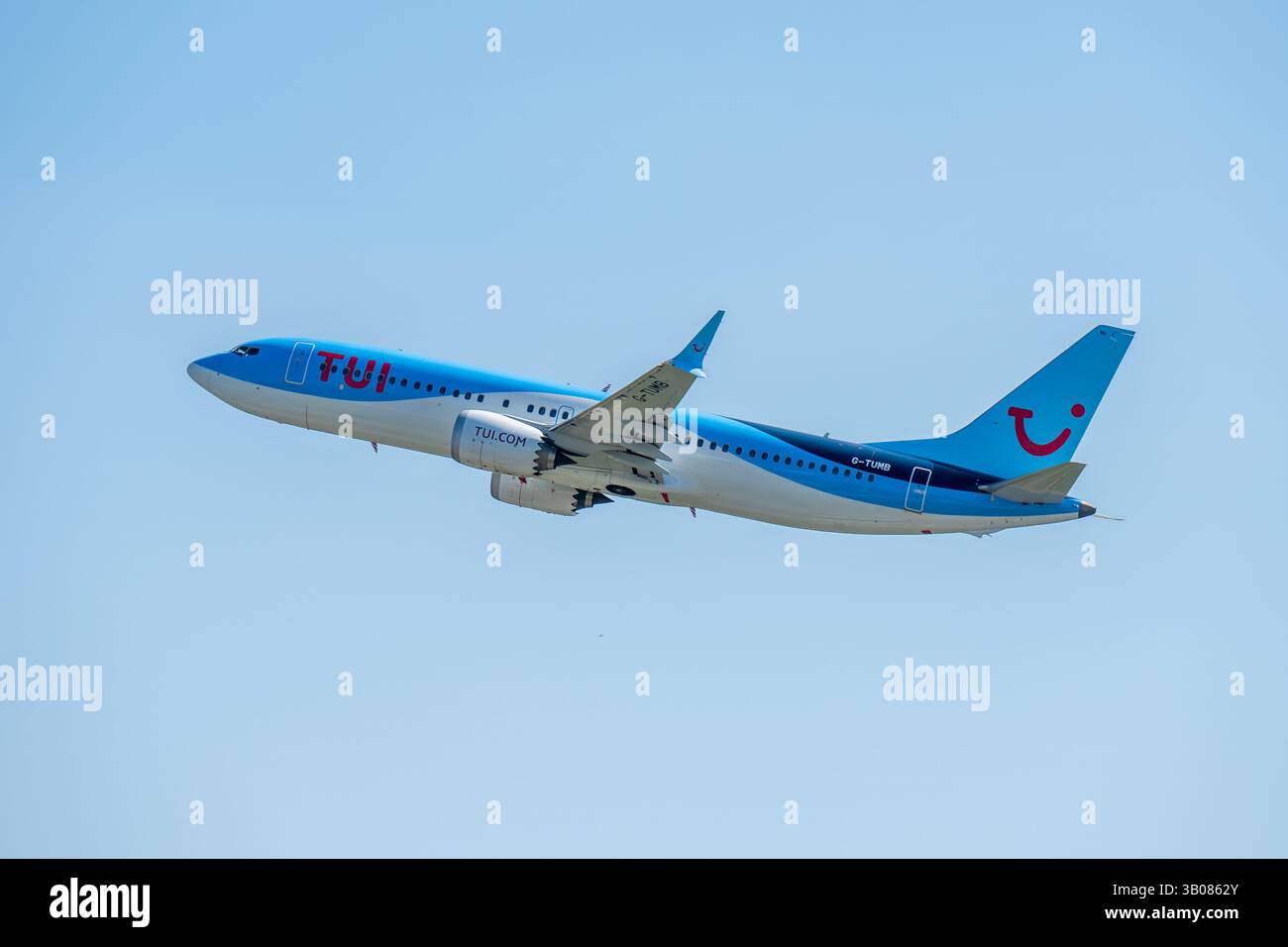 MANCHESTER, UK, 20TH APRIL 2025: Tui Boeing 737 departing Manchester ...