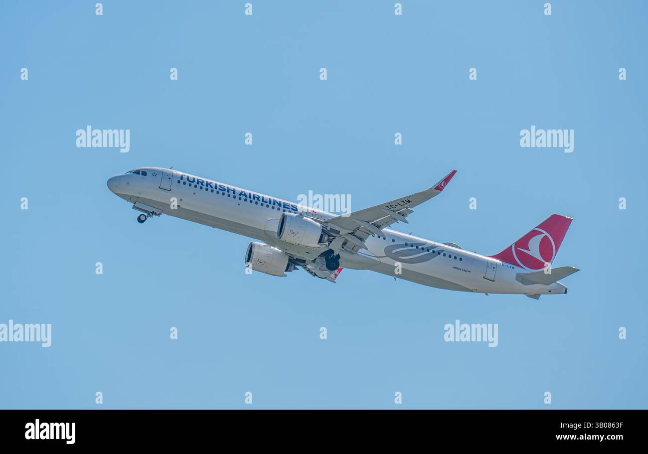 MANCHESTER, UK, 20TH APRIL 2025: Turkish Airlines Airbus A321 Neo ...