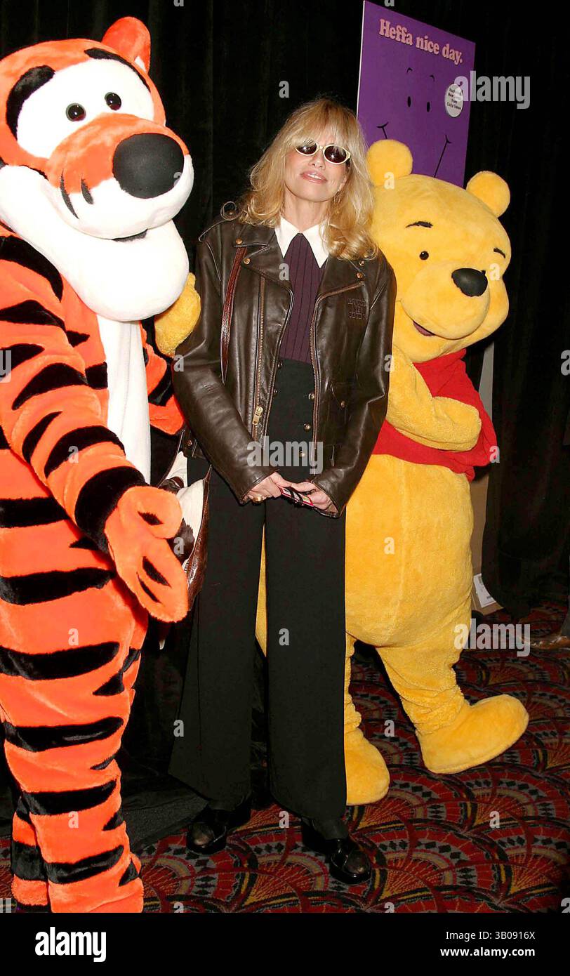 Feb. 7, 2005 - New York, New York, U.S. - CARLY SIMON WITH TIGGER AND ...