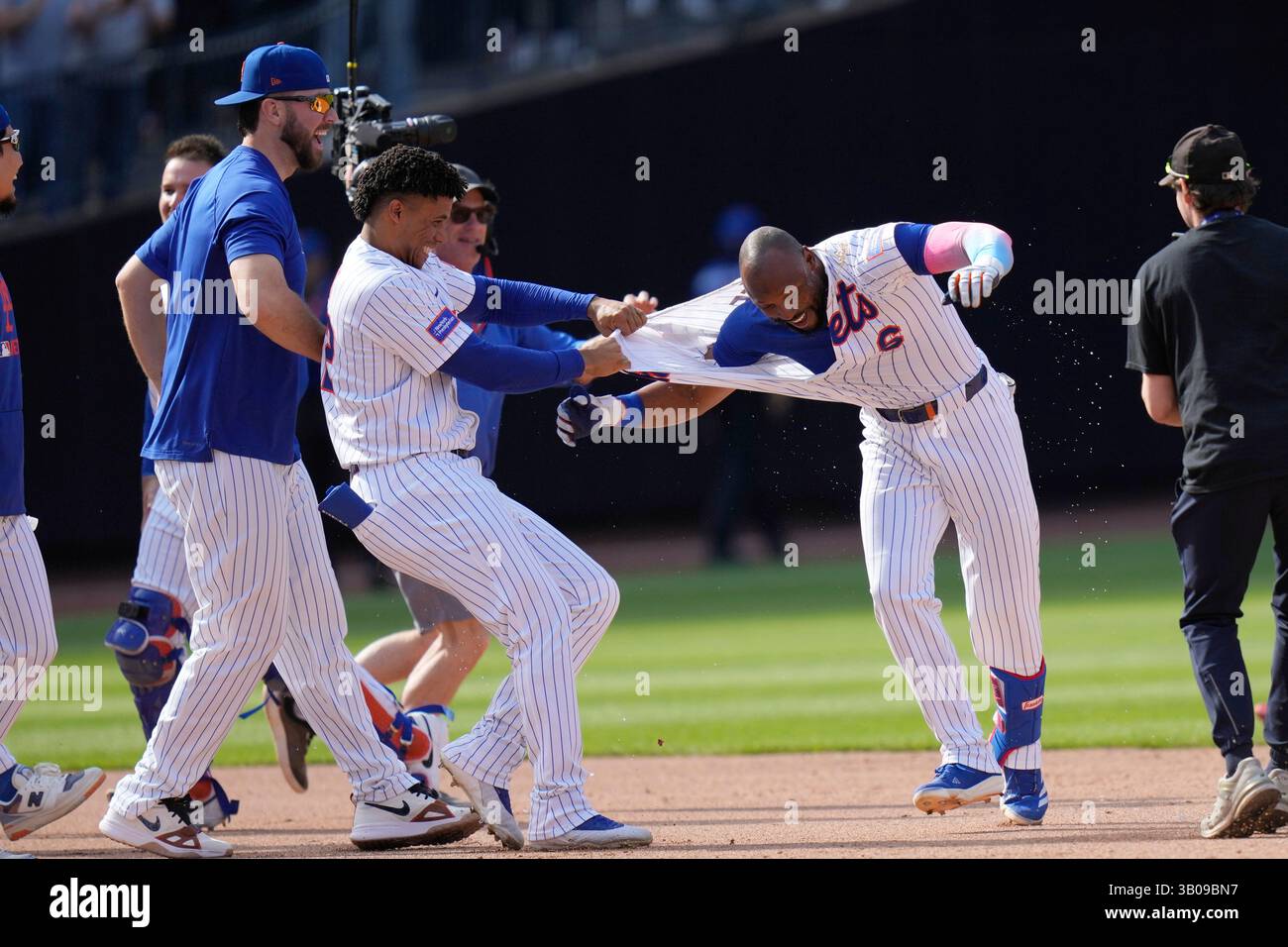 New York Mets' Starling Marte, right, celebrates with teammates after ...