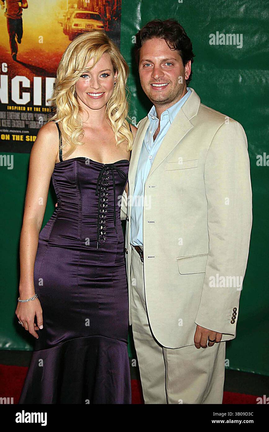 Max handelman and elizabeth banks 2006 hi-res stock photography and ...
