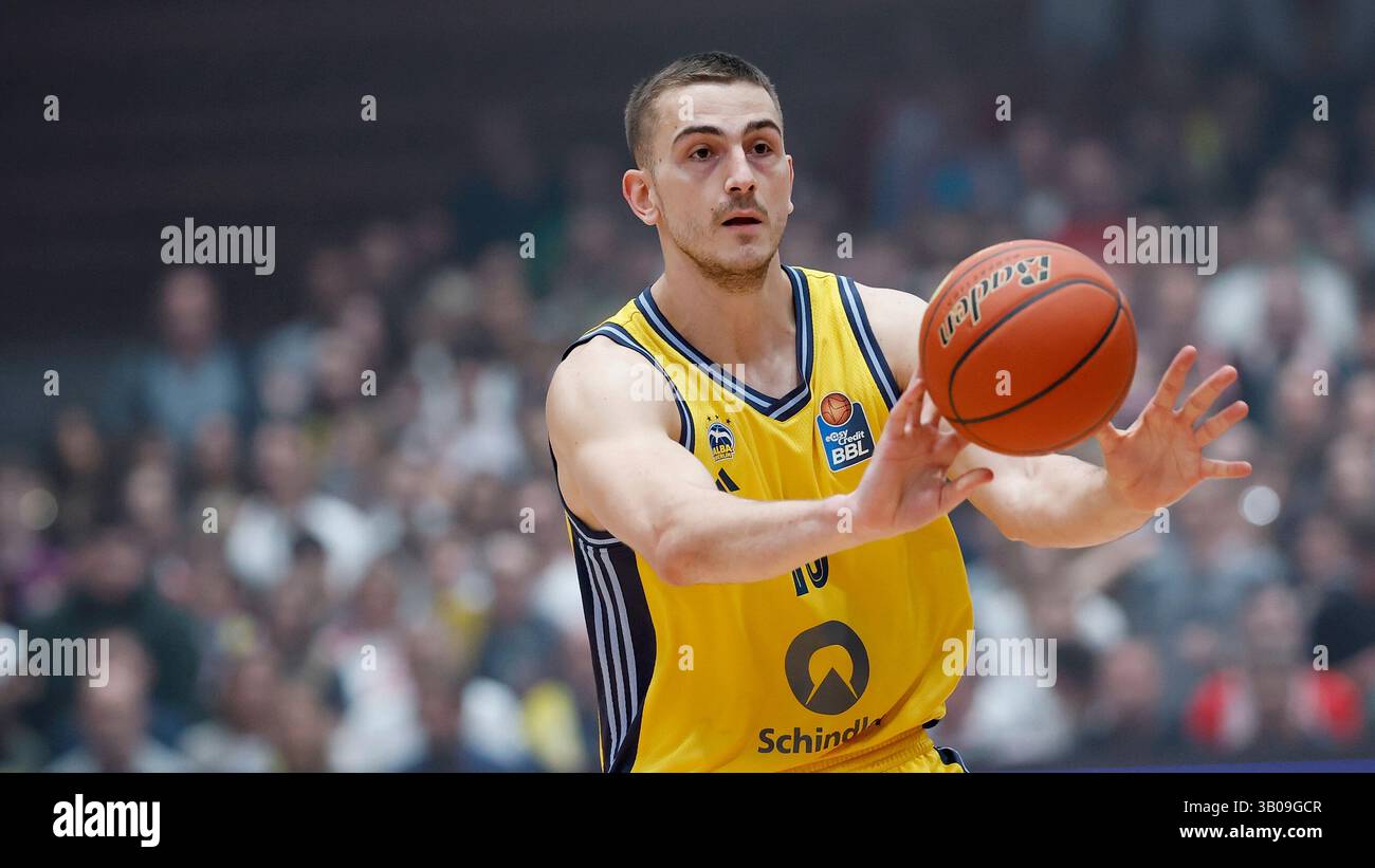 Tim Schneider (ALBA Berlin, 10), 23.04.2025, Basketball, BBL, FIT One W ...