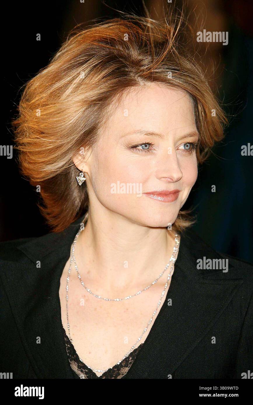 Jan. 2, 2000 - New York, New York, U.S. - JODIE FOSTER ARRIVING AT THE ...