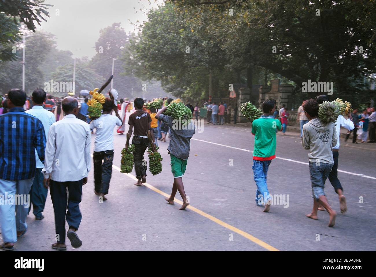 Impressive display rituals hi-res stock photography and images - Alamy