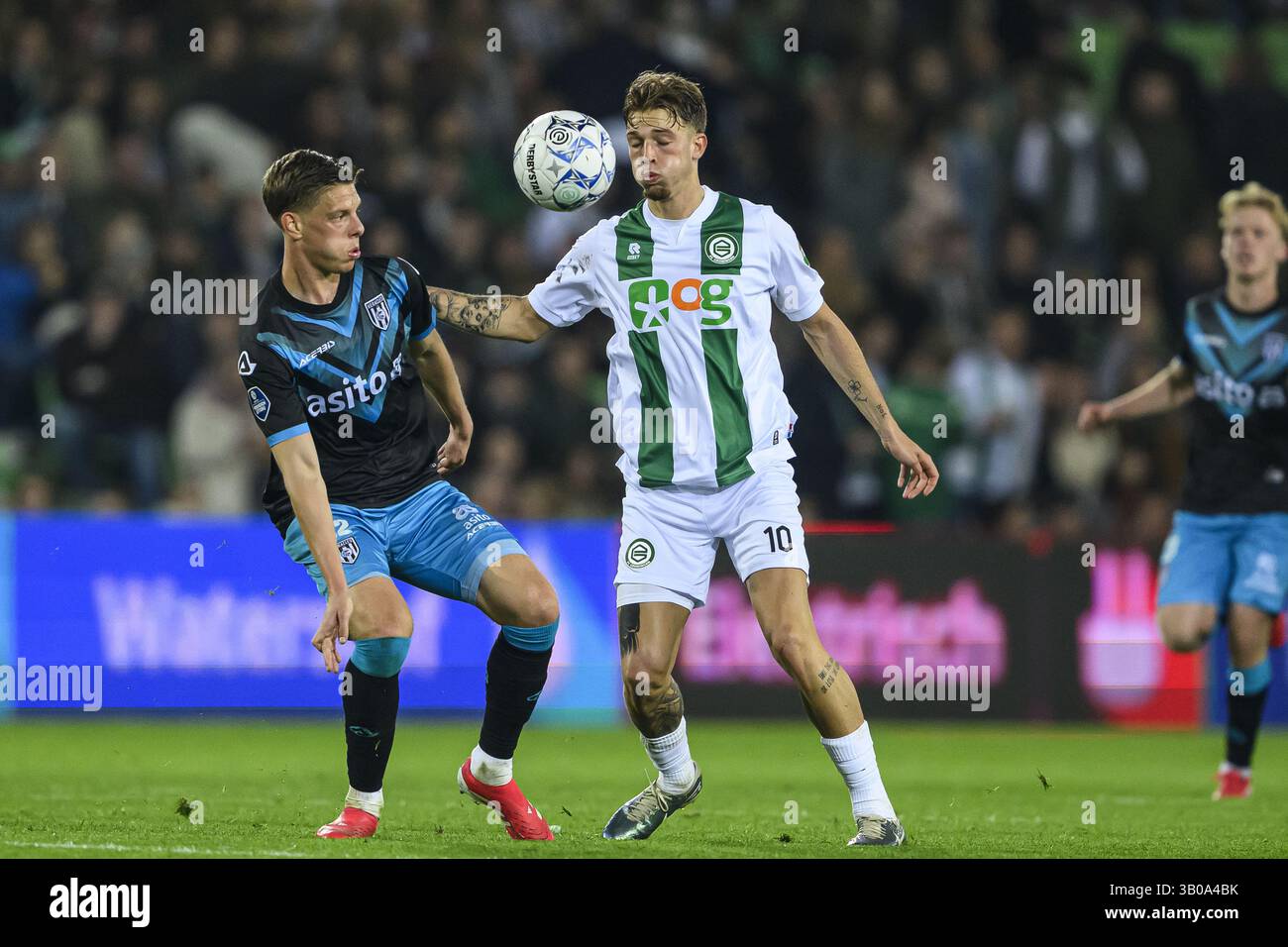 GRONINGEN - (l-r) Sem Scheperman of Heracles Almelo , Luciano Valente ...