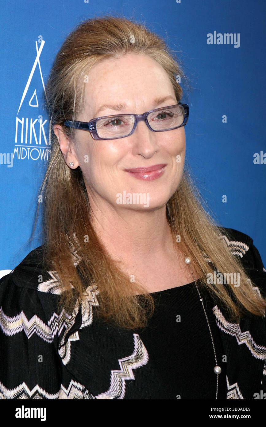 May 5, 2008 - New York, New York, U.S. - MERYL STREEP ARRIVING AT THE ...