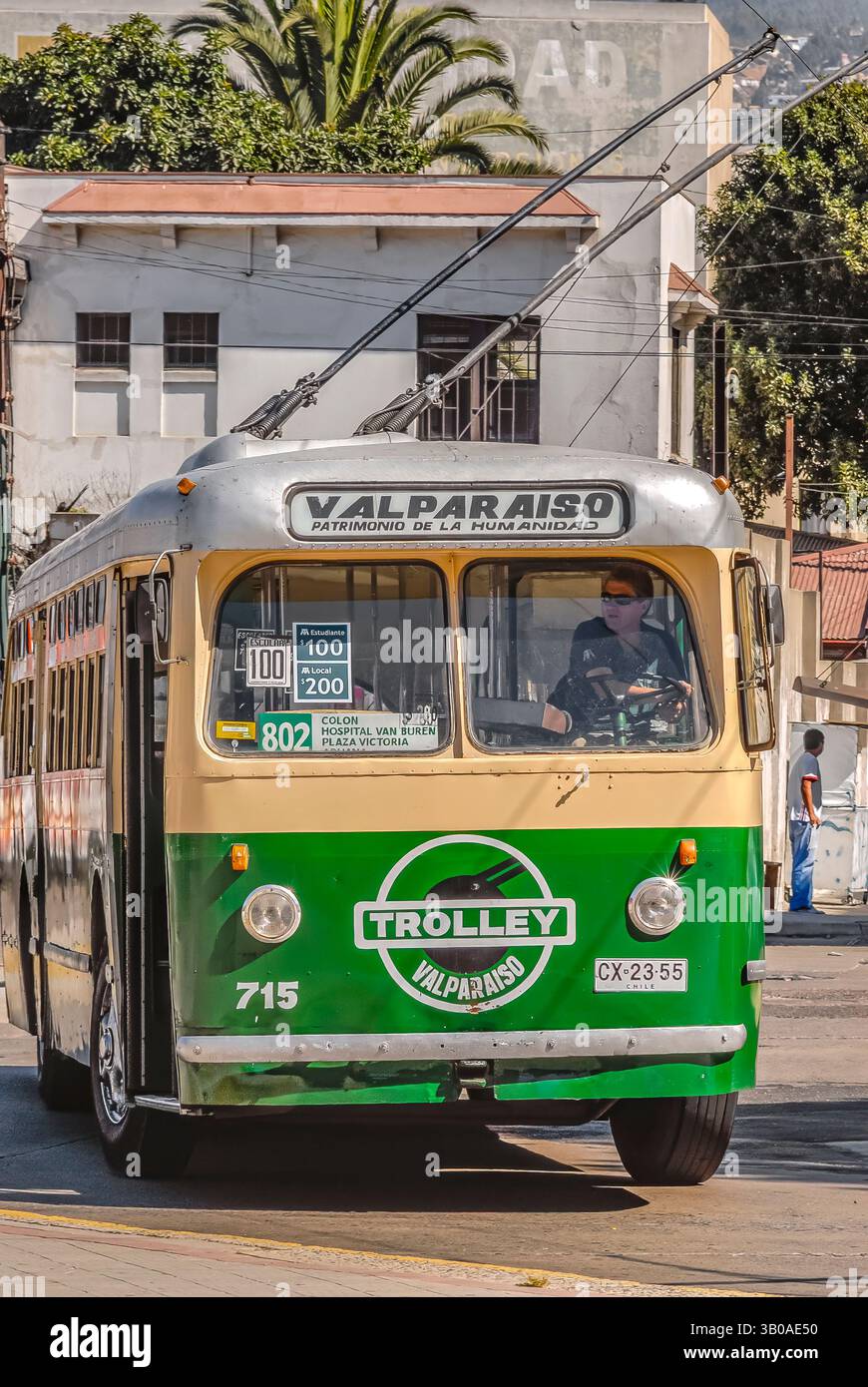 Retro local Trolleybus in Valparaiso, Chile Stock Photo - Alamy