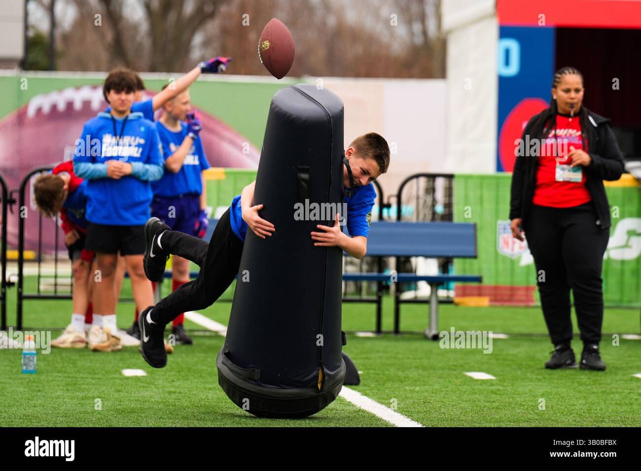 Madison, Wisconsin, USA. 23rd Apr, 2025. NFL draft prospects guided ...