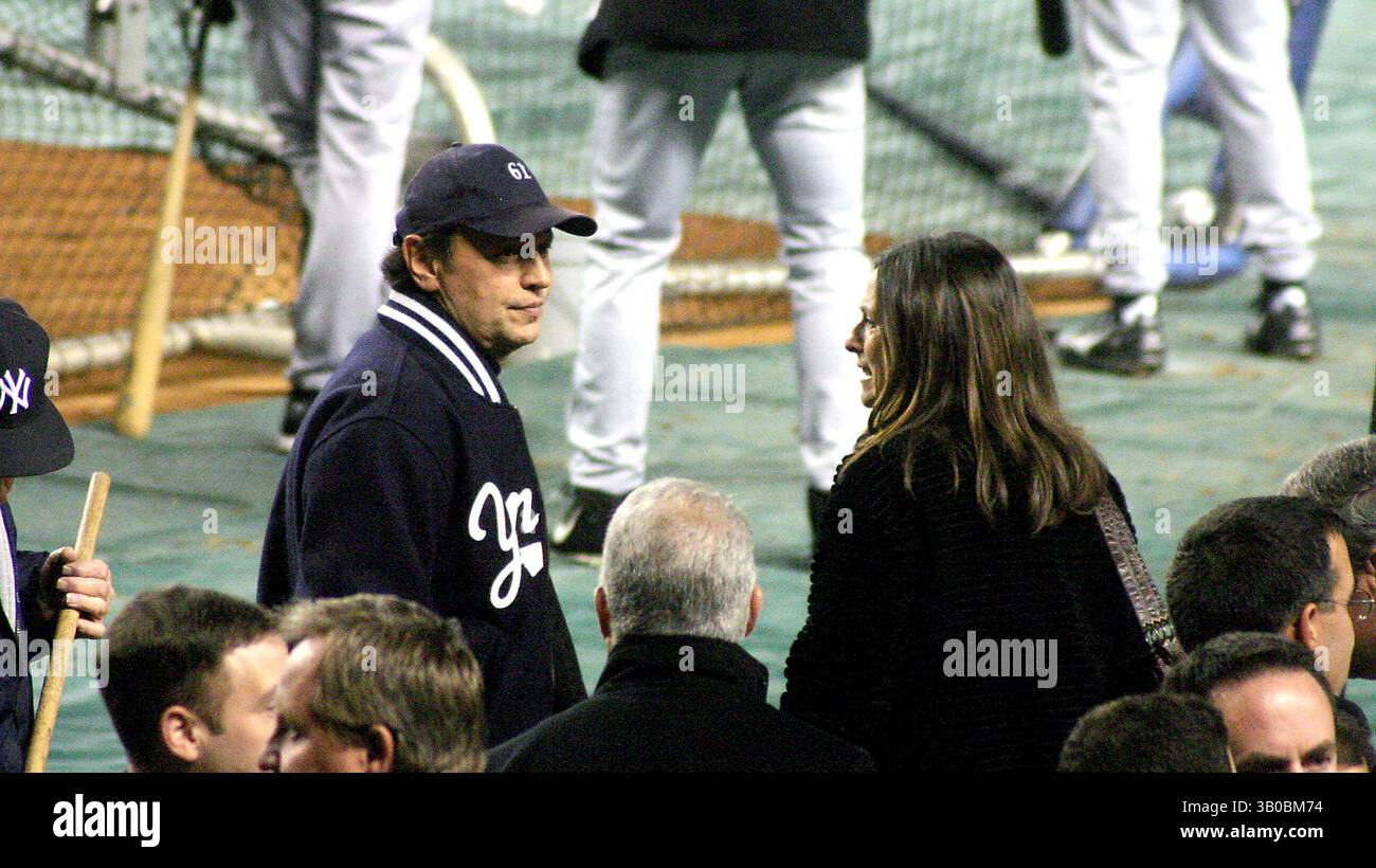 Oct. 25, 2003 - New York, New York, U.S. - K33680JBB.CELEBS AT GAME 6 ...