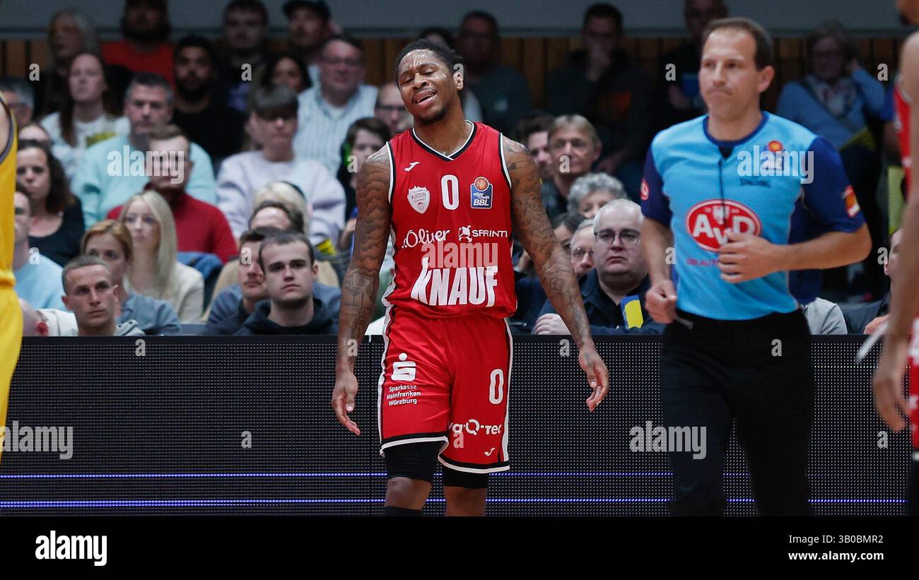 Im Bild: Mike Lewis II (Wuerzburg Baskets, 0), Entt?uschung nach einer ...