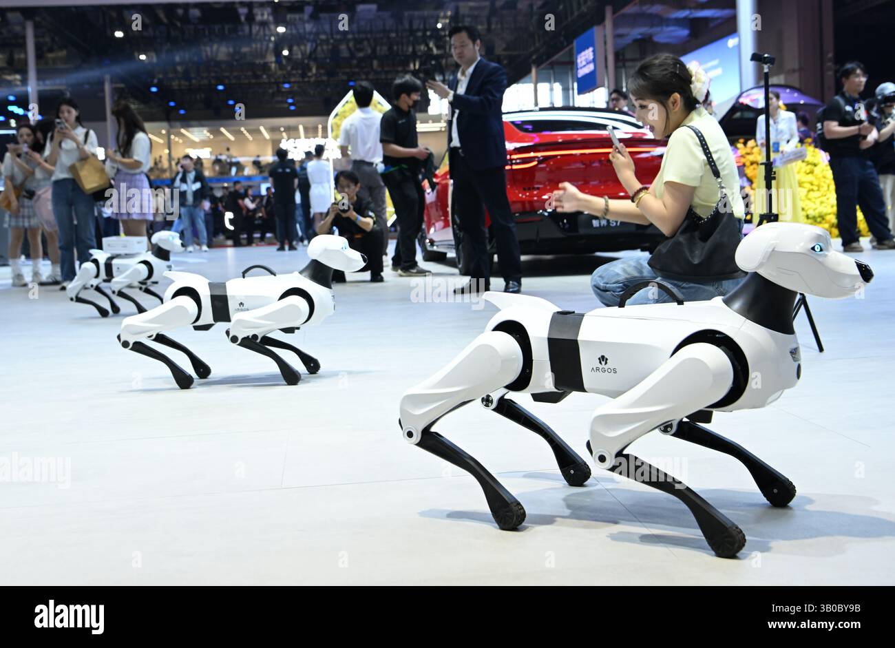 Visitors are viewing the exhibited products such as vehicles and robots ...