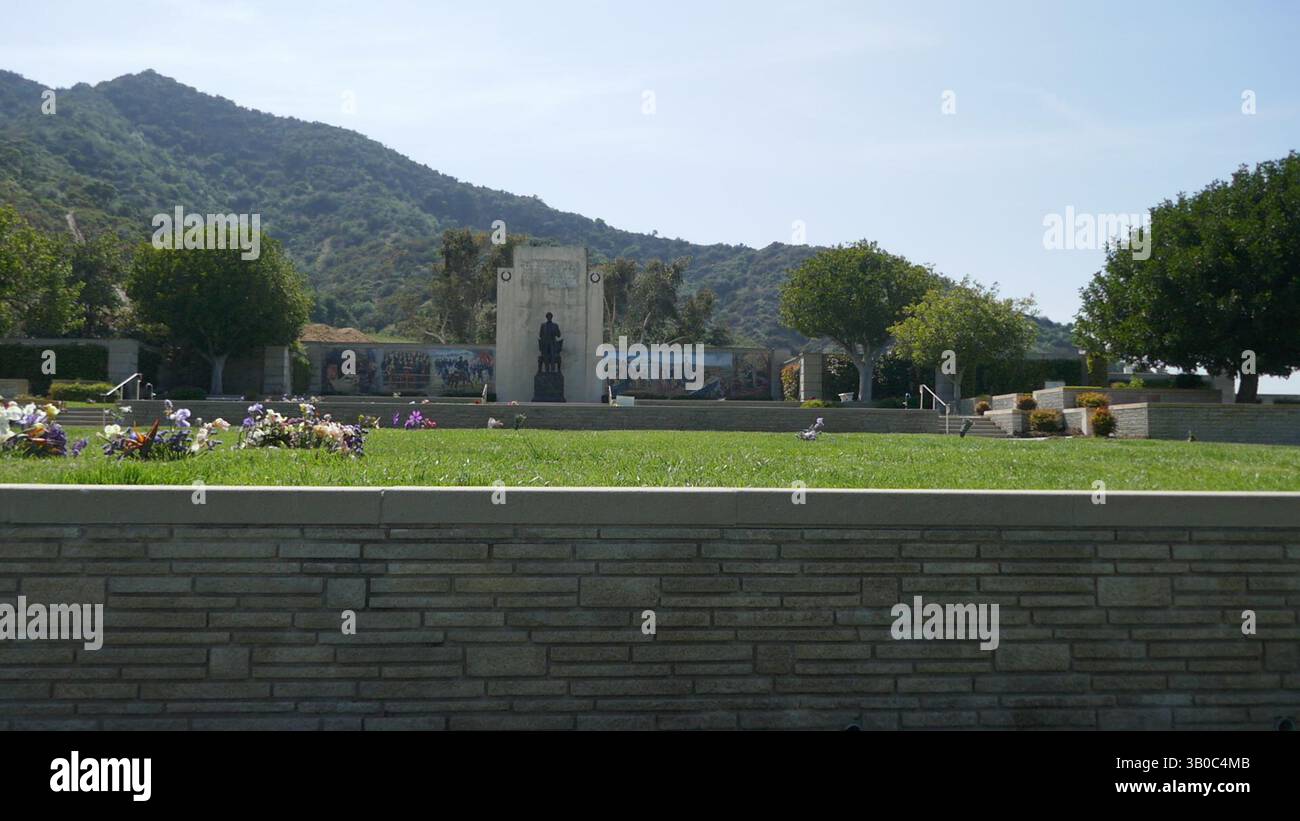 Los Angeles, California, USA 22nd April 2025 Singer Earl Grant Grave in ...