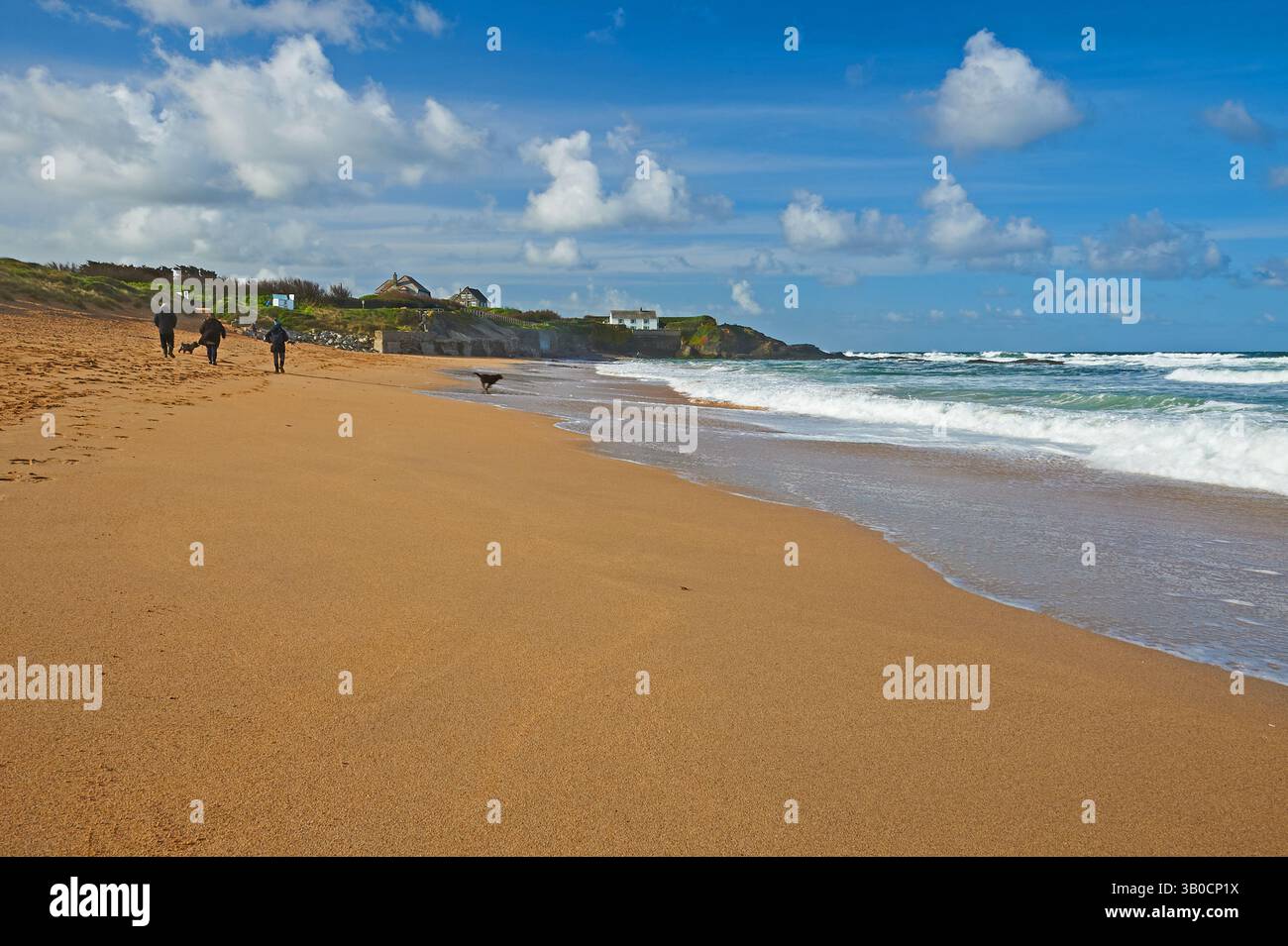 Constantine Bay on the North Cornwall coast with Atlantic Ocean ...