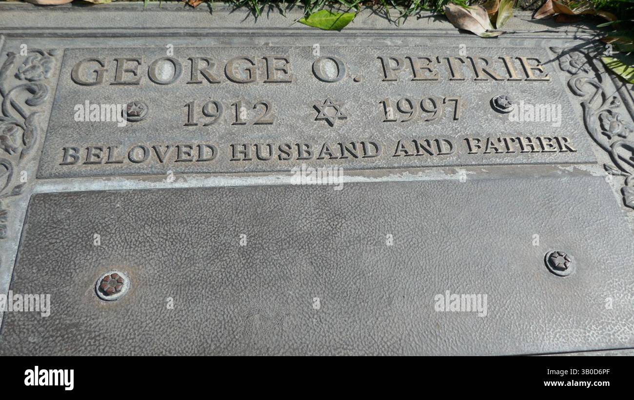 Los Angeles, California, USA 22nd April 2025 Actor George Petrie Grave ...