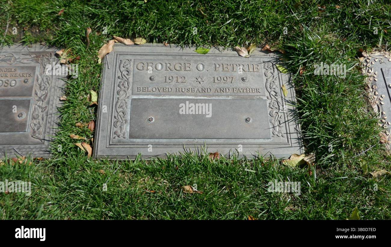 Los Angeles, California, USA 22nd April 2025 Actor George Petrie Grave ...