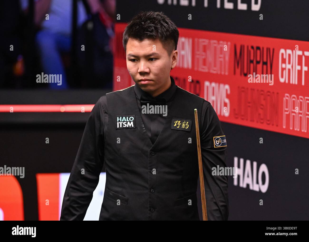 Judd trump v zhou yuelong hi-res stock photography and images - Alamy