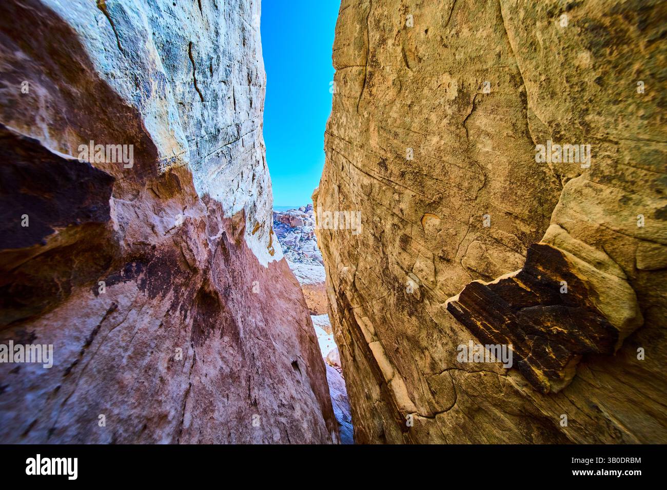 Textured towering red rock hi-res stock photography and images - Alamy