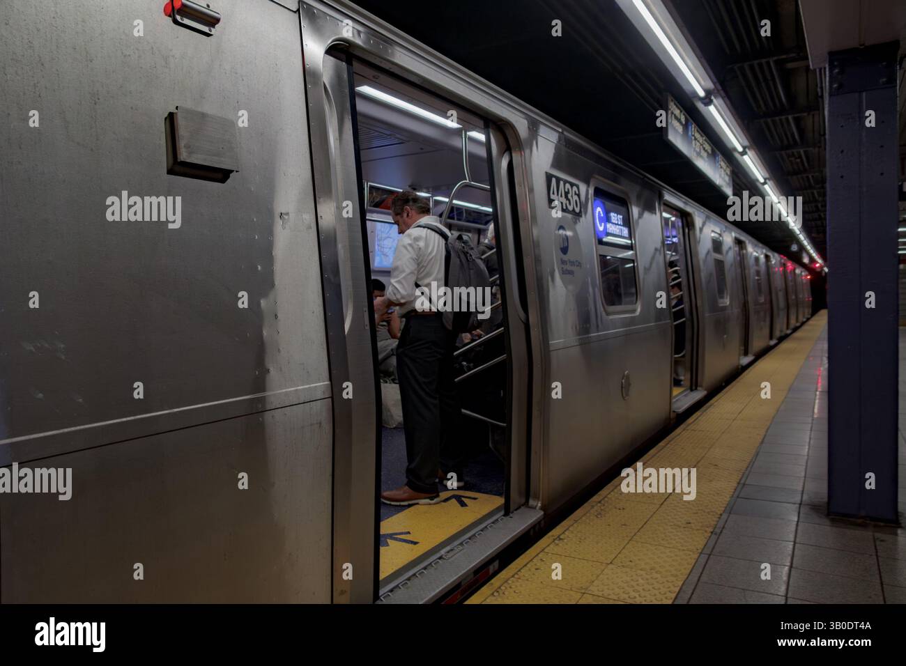 The C train seen loading passengers at a subway station in Manhattan ...
