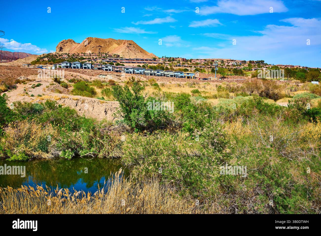 Desert suburbia mountains midday hi-res stock photography and images ...