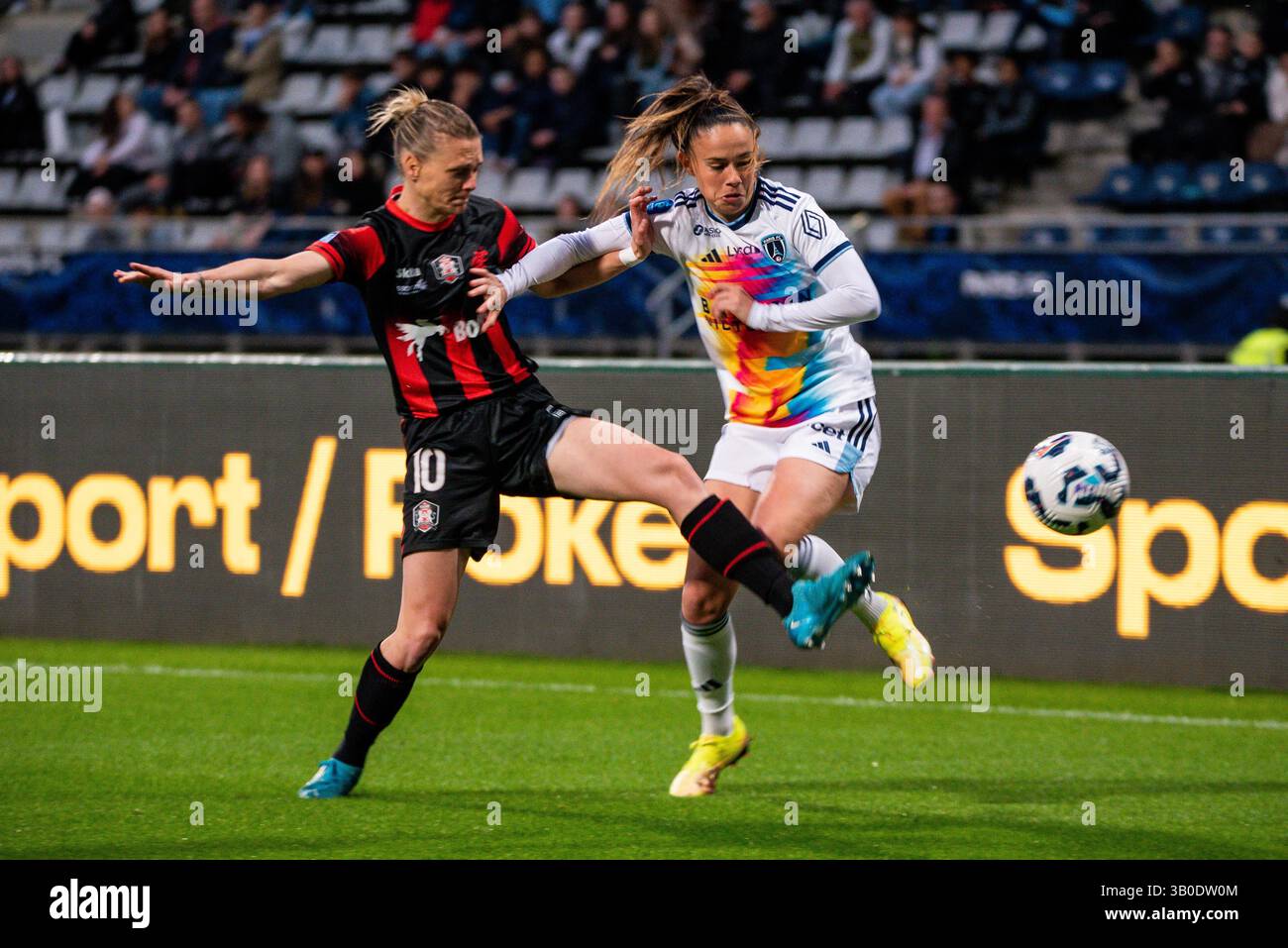 Faustine Robert of FC Fleury 91 and Maelle Garbino of Paris FC fight ...