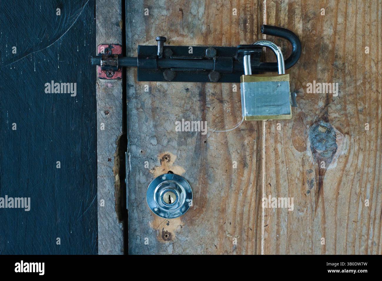 Rustic stable interior hi-res stock photography and images - Alamy